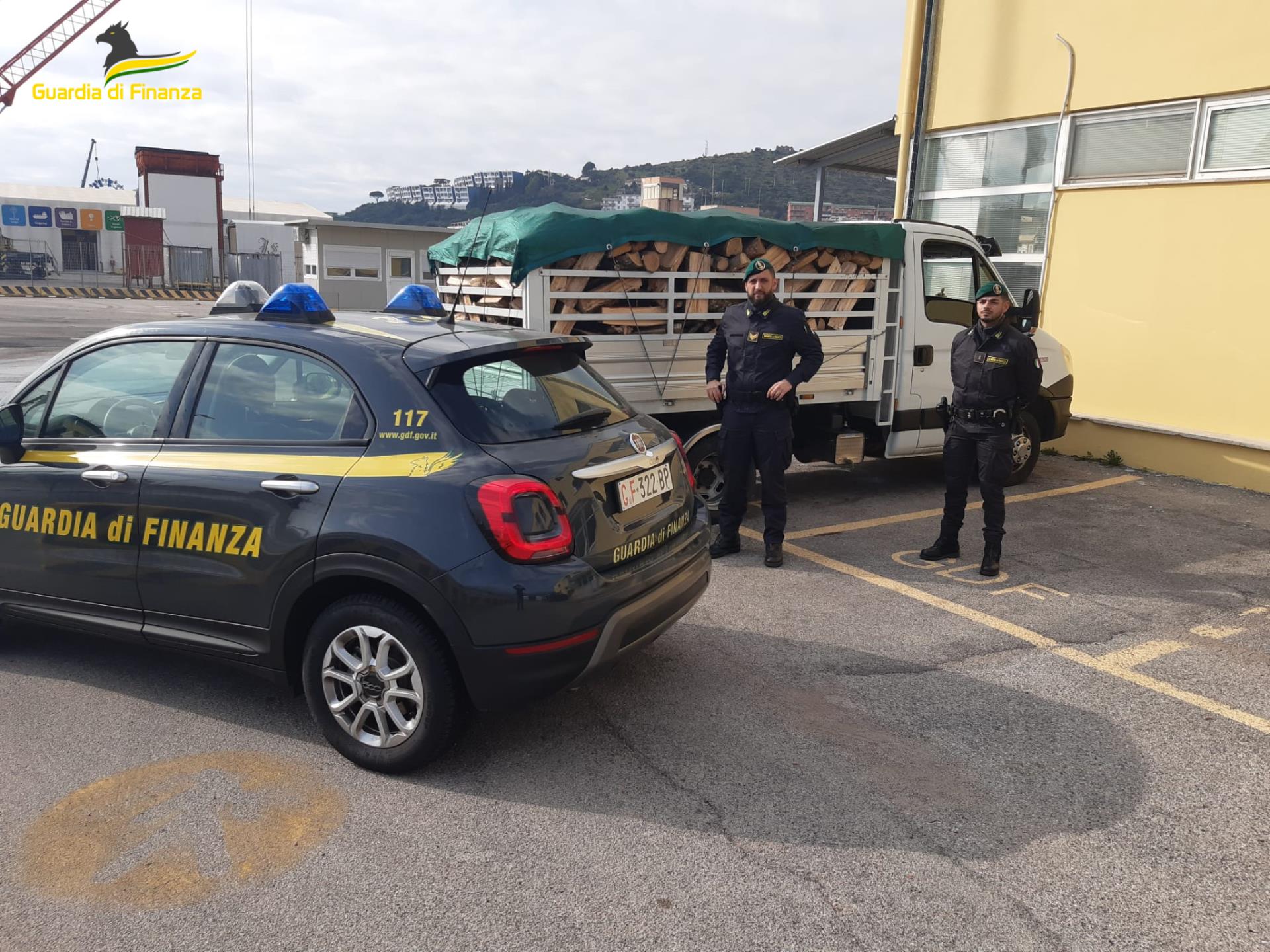 Formia - I "Baschi verdi" della Gdf di Latina sequestrano autocarro con ...