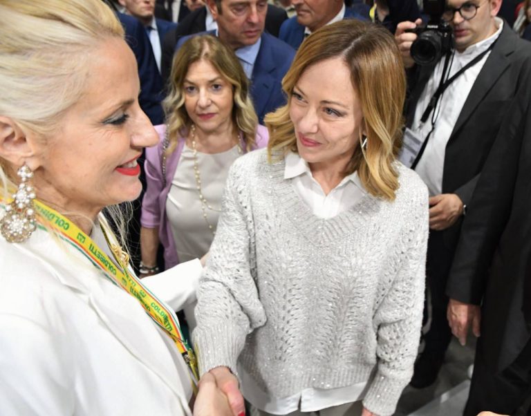 Verona - Giorgia Meloni visita anche lo stand di Famiglia Cotarella ...