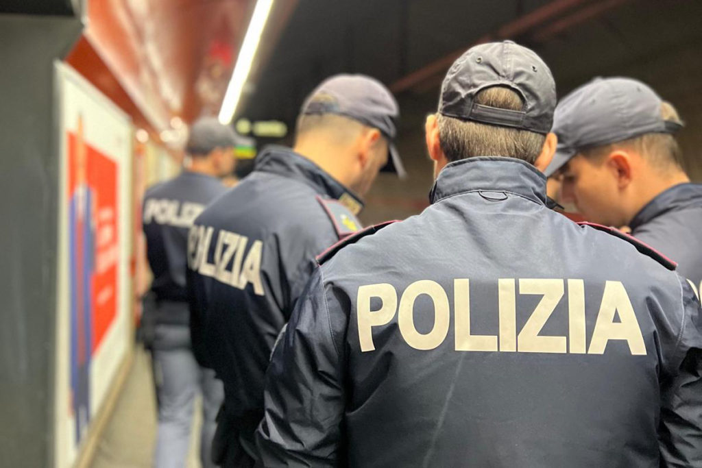 Roma - Ruba il portafogli a un anziano in metro, bloccato da un agente fuori servizio - EtruriaNews
