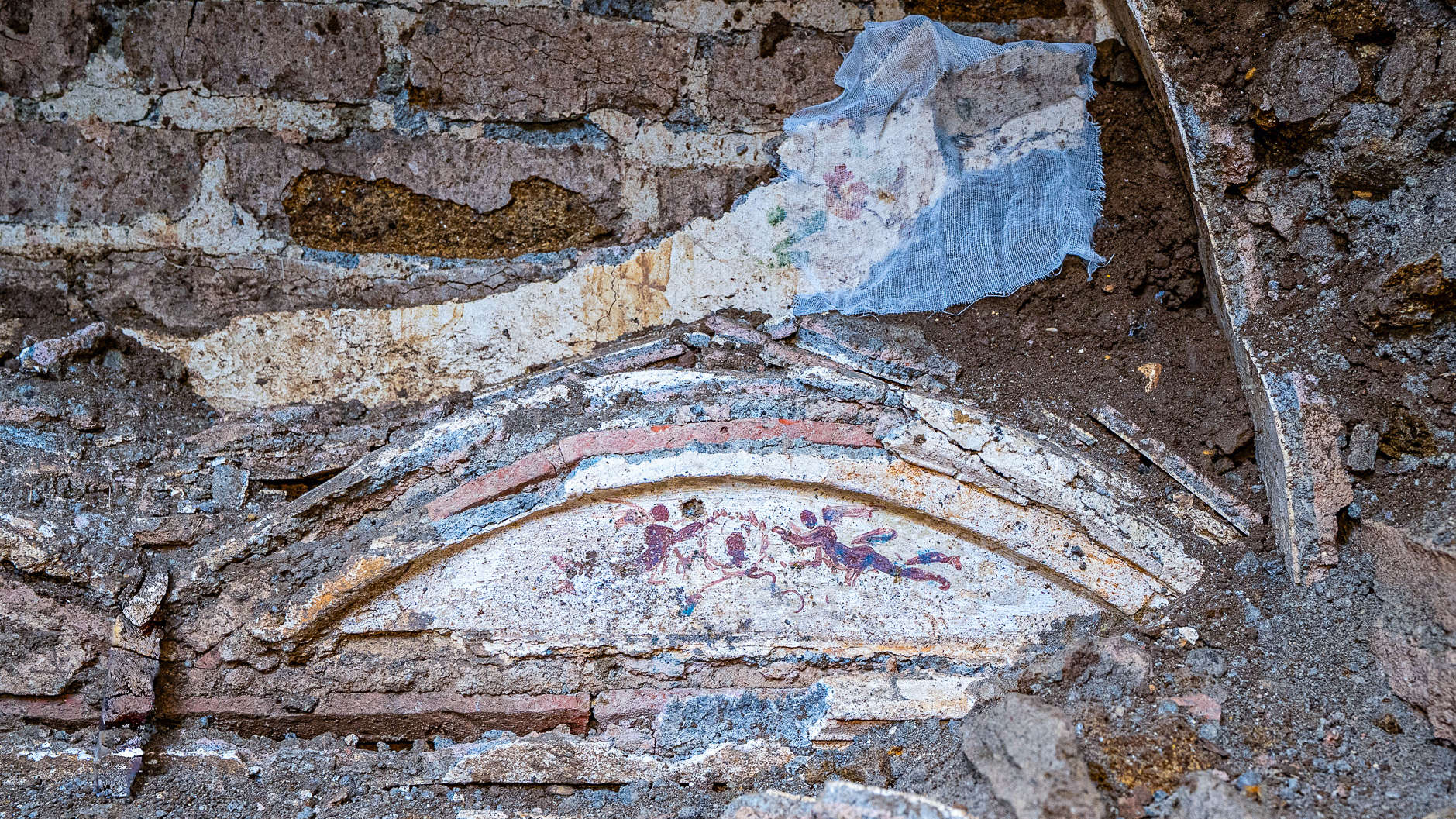 Roma - Riaffiora una imponente nuova area della necropoli romana sulla ...